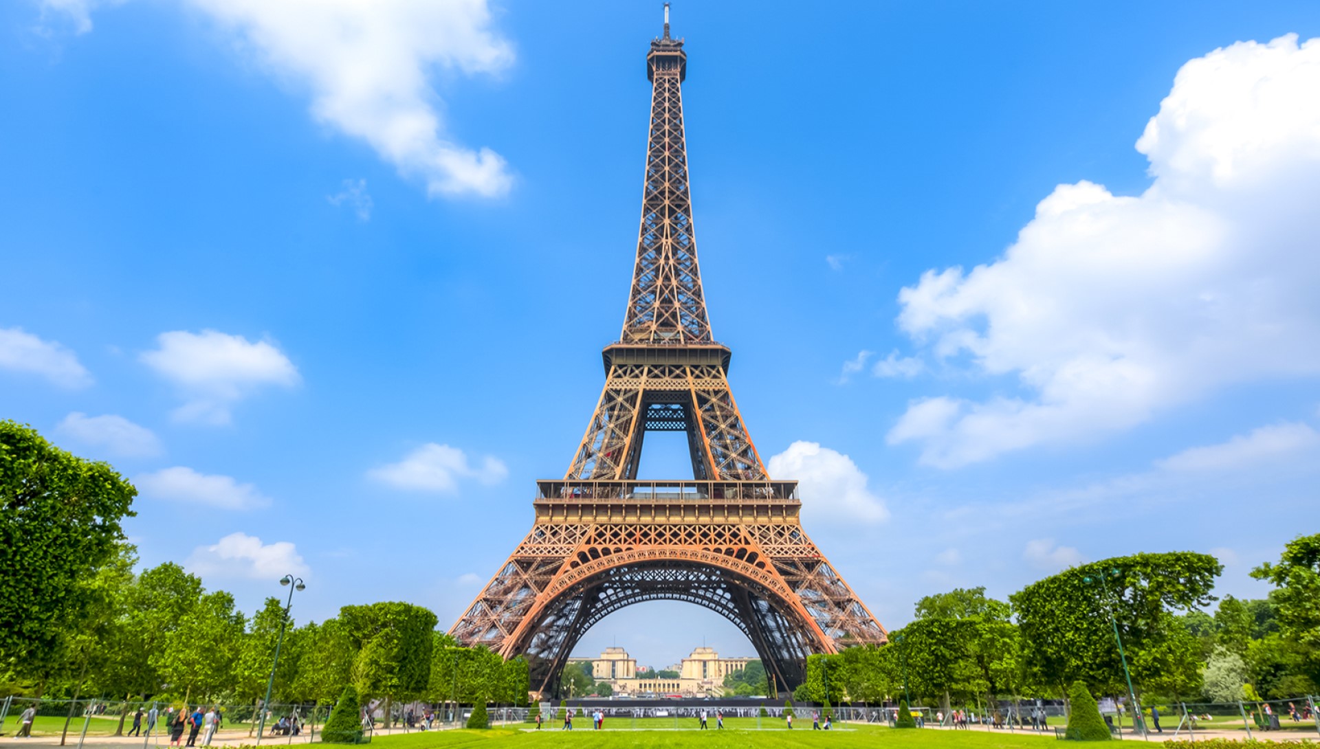 Paris's Eiffel Tower Closes as Workers Go on Strike over Management ...
