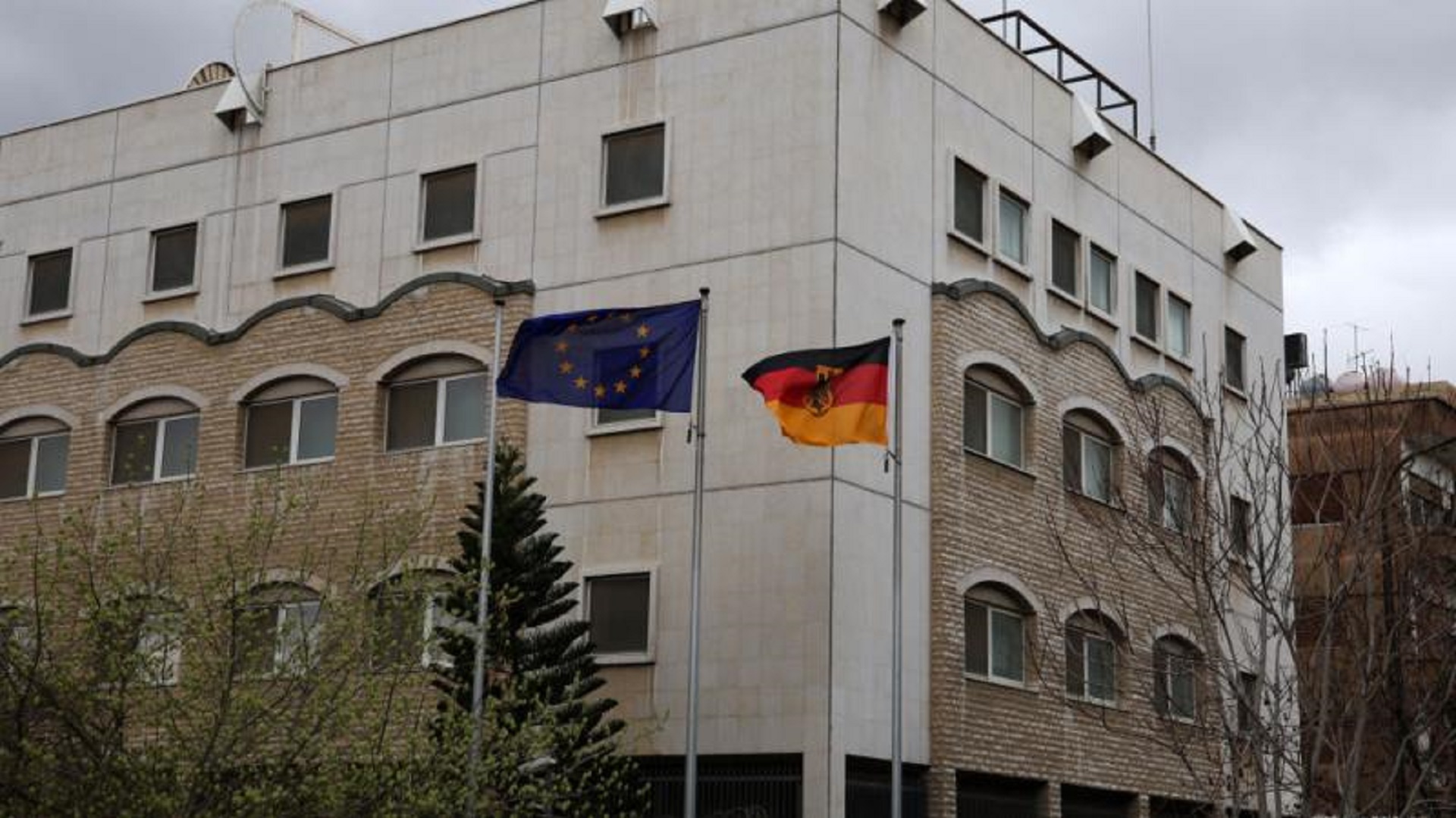 بعد 13 عاماً من إغلاقها... السفارة الألمانيّة تعود إلى دمشق | الكتائب