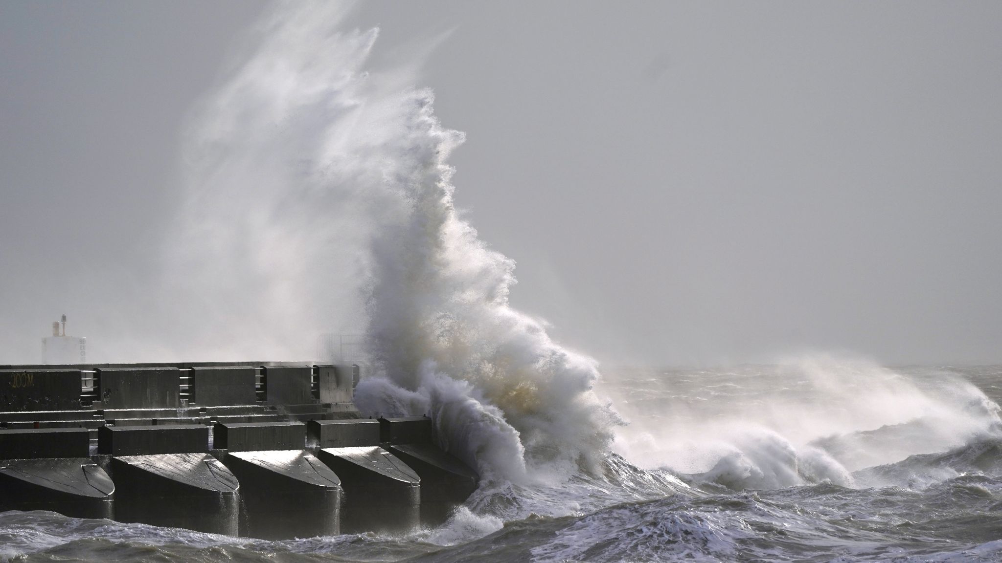 UK Storm Set to Batter ‘Everybody’ in ‘Rare’ Weather Cycle - As ...