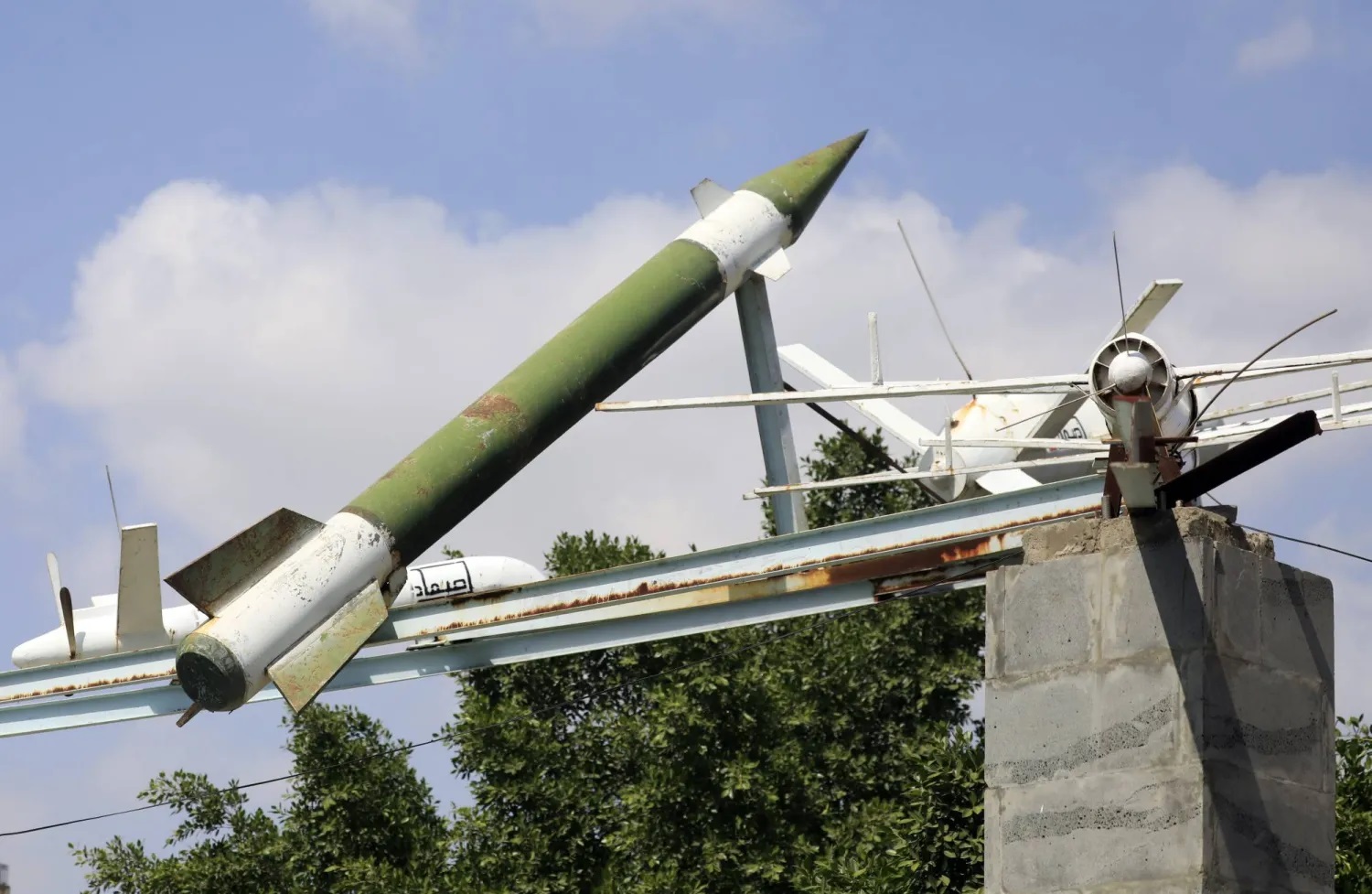 بعد الضربات الإسرائيلية... هل يستطيع الحوثي إطلاق مئات الصواريخ في نفس ...