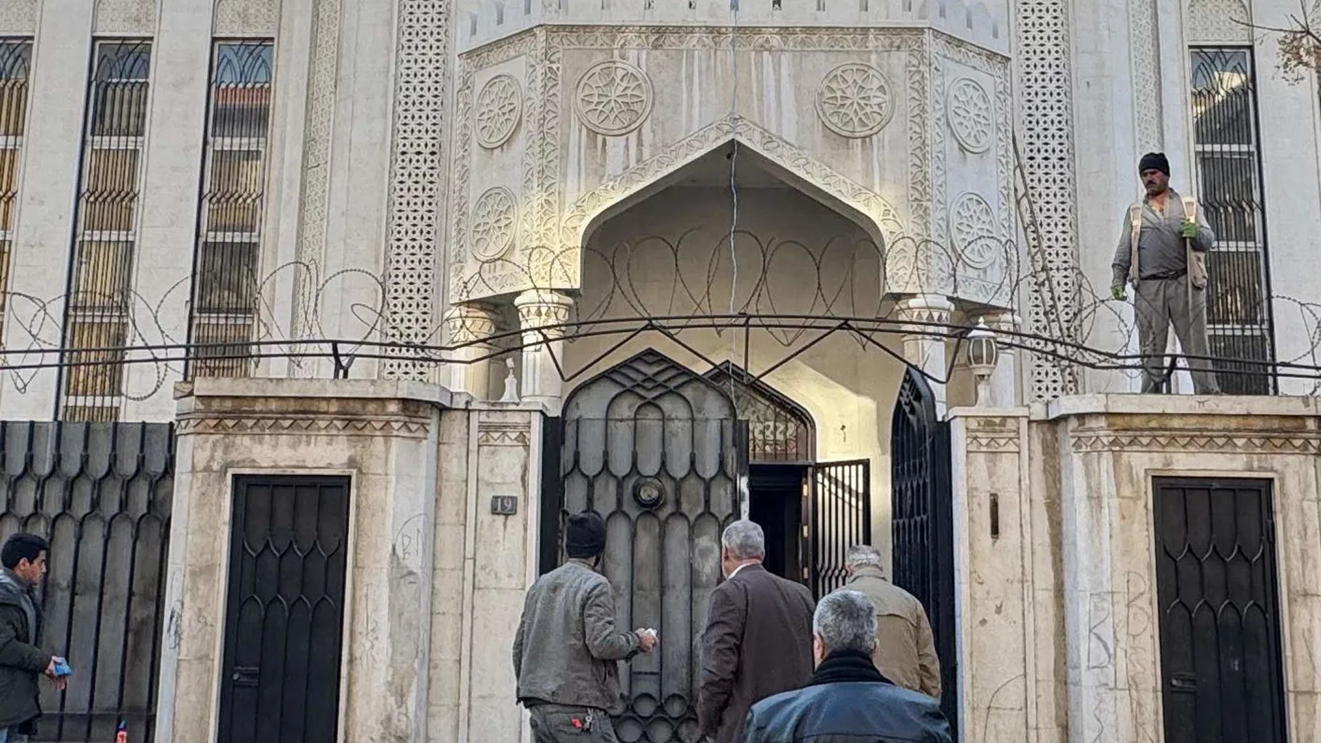 قطر تعيد فتح سفارتها في دمشق | الكتائب