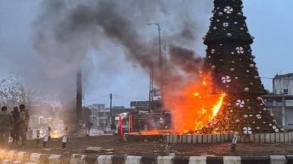 Christmas Tree Burned, Prompts Hundreds to Protest in Syria’s Capital ...