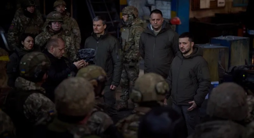 زيلينسكي: الوضع على الخطوط الأمامية صعب ومؤلم | الكتائب