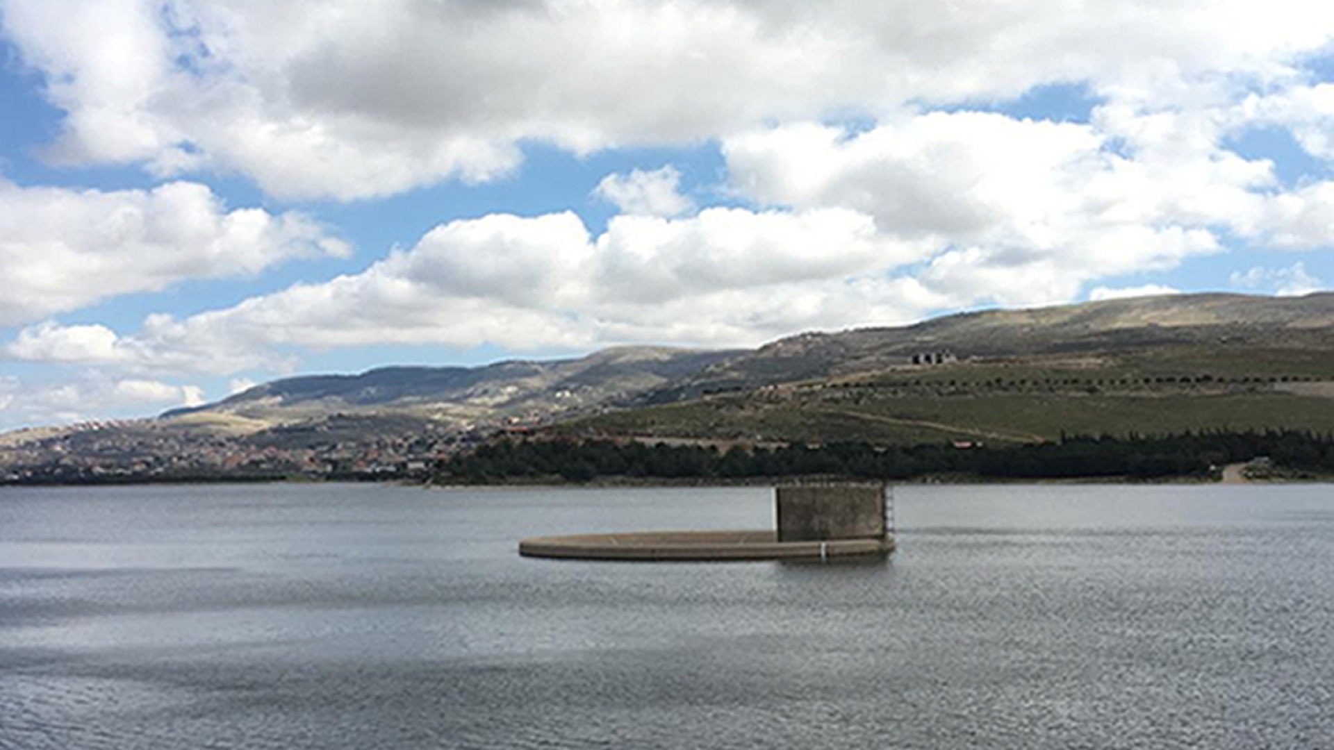 بحيرة القرعون تعاني الجفاف الأسوأ منذ 1962... معامل الليطاني تعمل بقدرة ...
