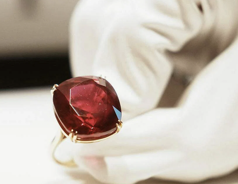 Largest Ruby Ever Auctioned, 'Estrela de Fura,' Expected to Fetch Over ...