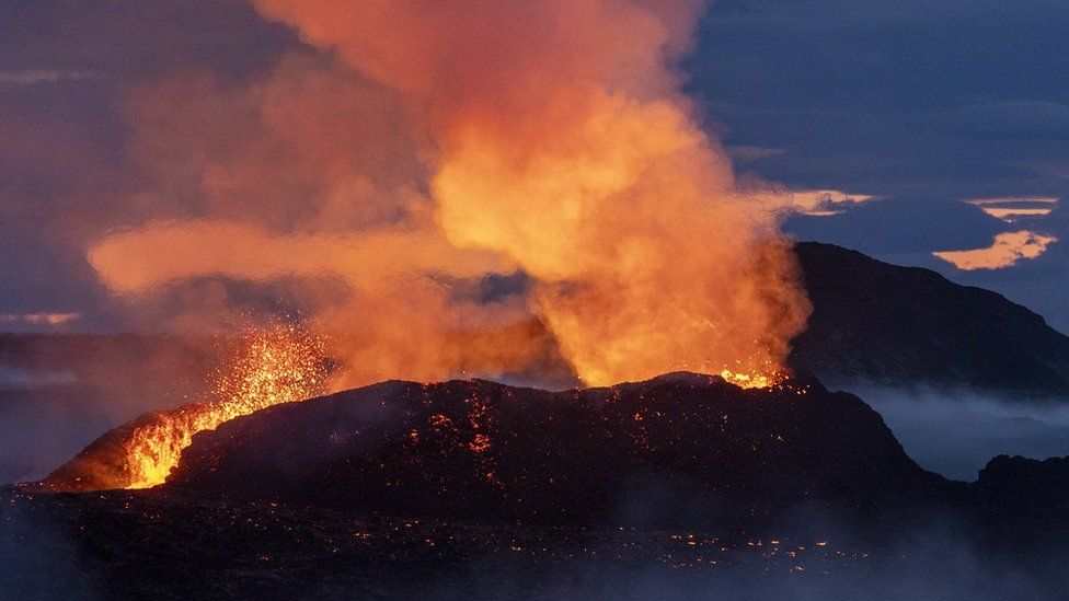 Mount Etna: Volcano Sprays Lava Into Sicily's Night Sky | Kataeb