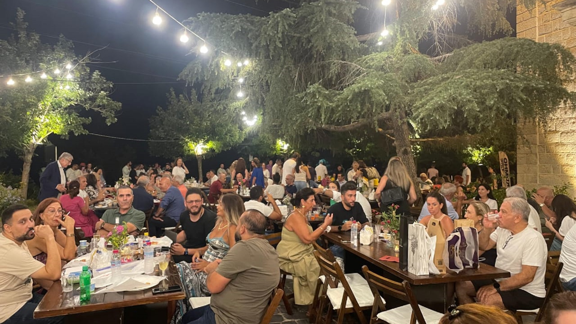 لجنة Roumieh Festivities نظمت مهرجانا للنبيذ اللبناني | الكتائب