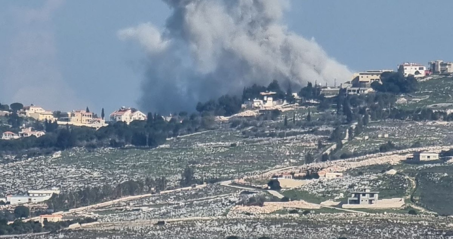 Israeli Army Strikes Hezbollah Infrastructure in Southern Lebanon | Kataeb