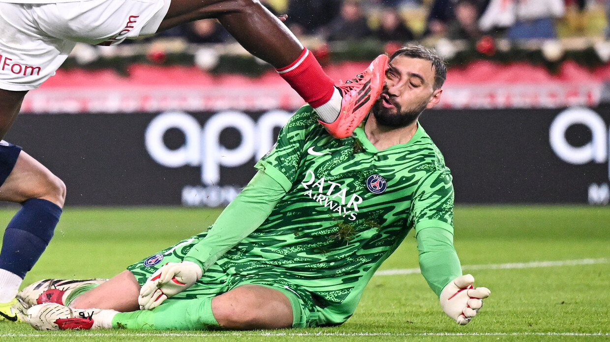 PSG Beat Monaco But Goalkeeper Injured by Cleat to the Face | Kataeb