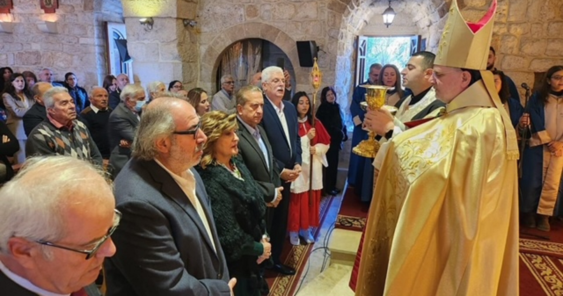 المطران عون: لنُصلِّ الى طفل المغارة كي يزيل عن وطننا هذه الغيمة ...