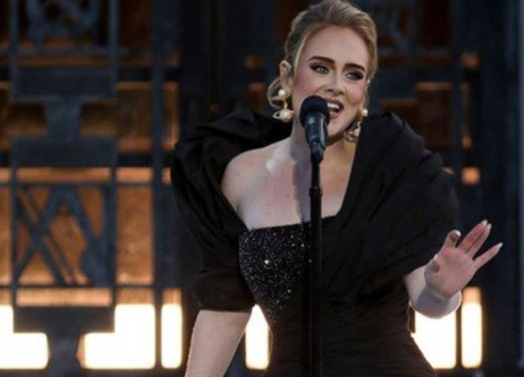 Adele Performs First Public Concert in Five Years | Kataeb